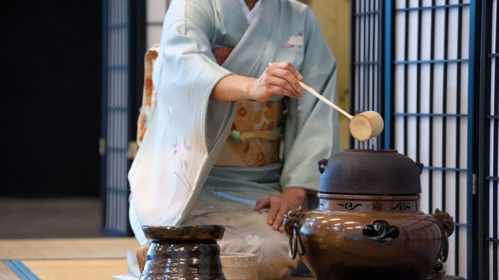 Japanese Culture: Traditional Tea Ceremonies - NihongoNana